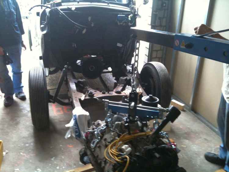 There is an other life than modelling - Engine swap on '52 Ford F1